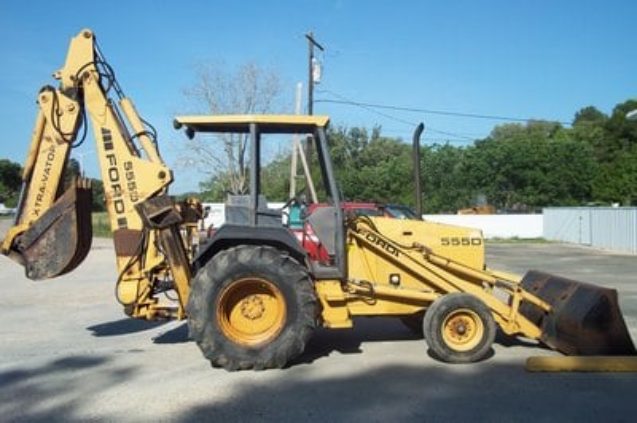 Ford 555D Loader Backhoe in for Parts. - Gulf South Equipment Sales