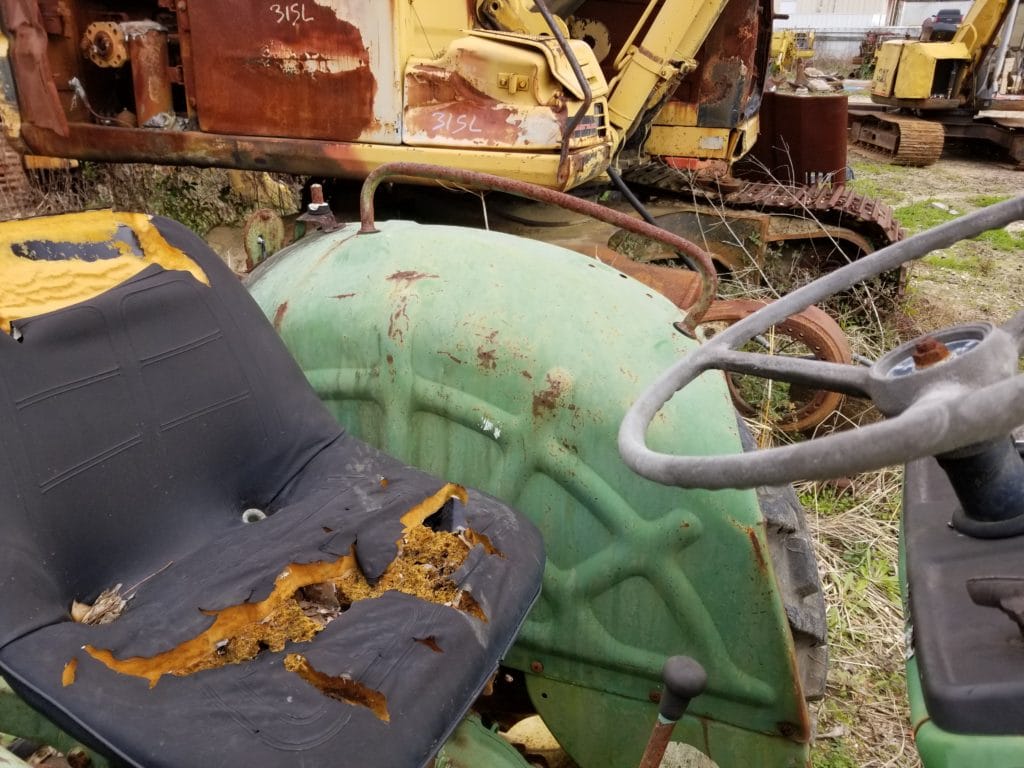 USED DEERE 950 LEFT HAND FENDER - Gulf South Equipment Sales
