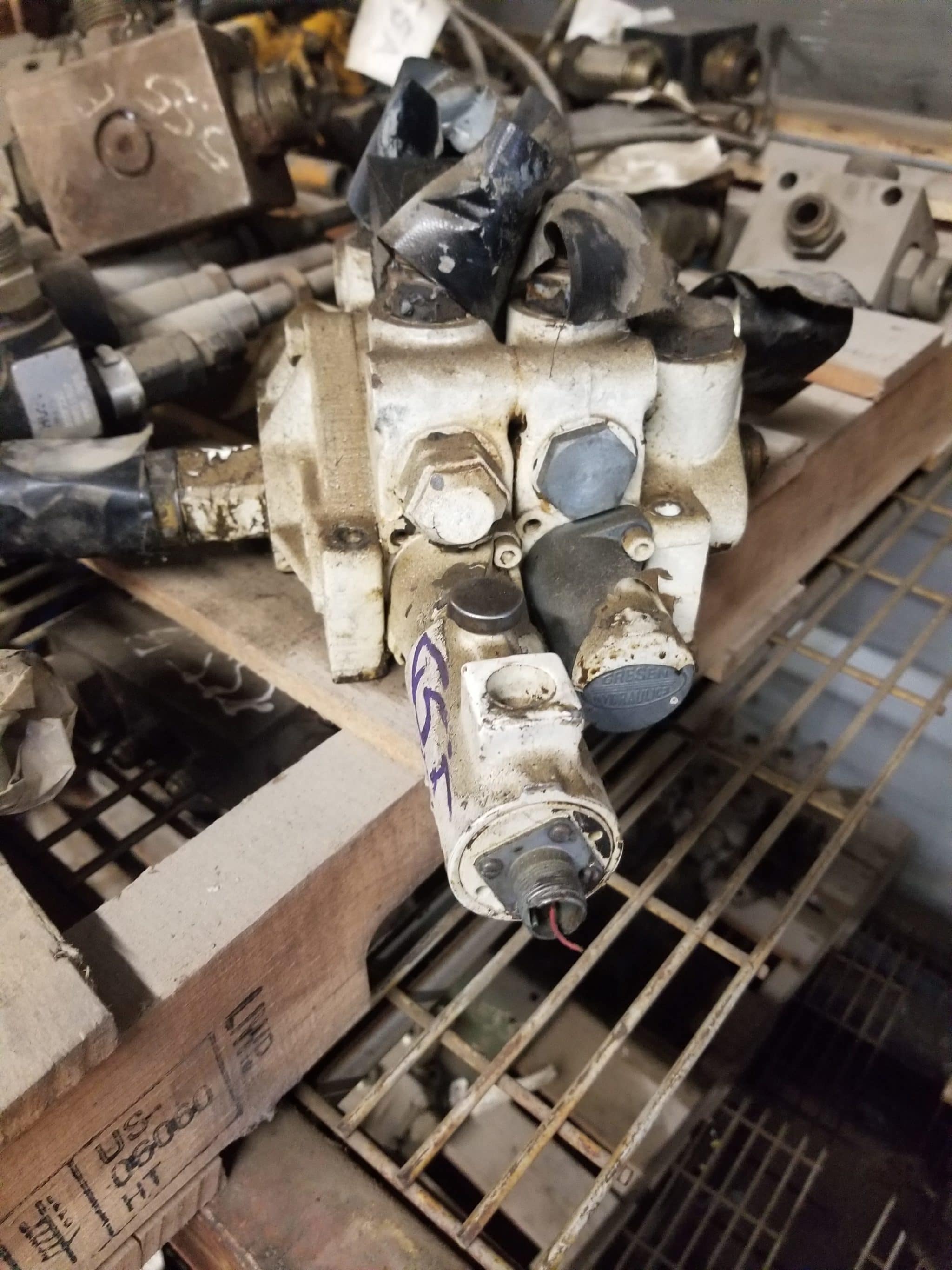 FORD 555C 555D SERIES LOADER CONTROL VALVE, NEED TO KNOW 2 OR 3 SPOOLS ...