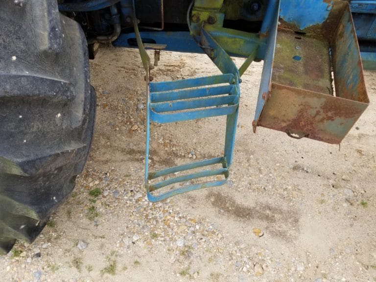 USED FORD 7610 R/H STEPS FOR CAB TRACTOR - Gulf South Equipment Sales